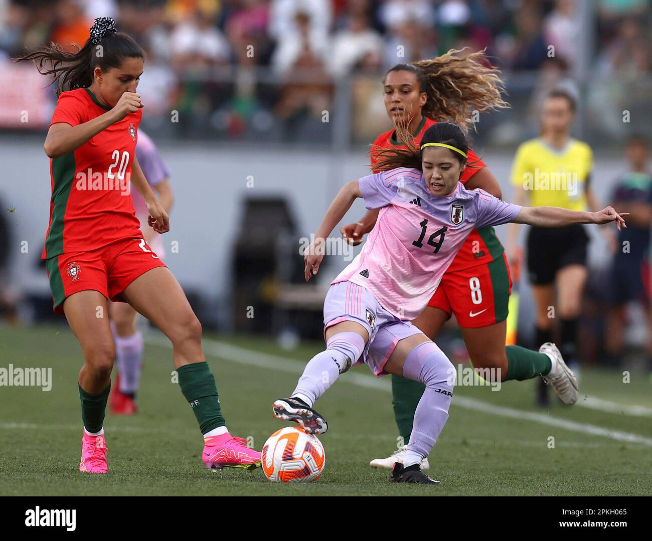 (L to R) Portugal's Kika Nazareth, Japan's HASEGAWA Yui and Portugal's ...