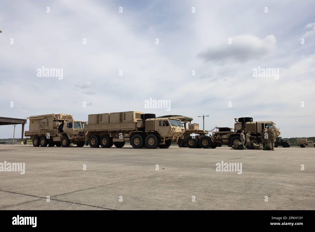 U.S. Soldiers assigned to Battery B and Company E, 1st Battalion, 7th ...