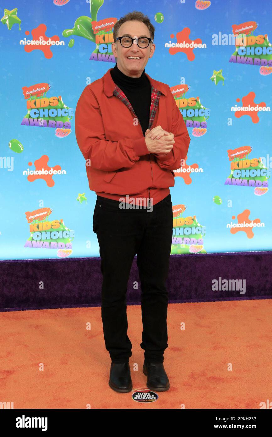 Uncle Howie Tom Kenny