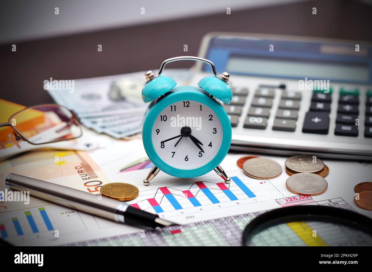 Alarm clock calculator hi-res stock photography and images - Alamy