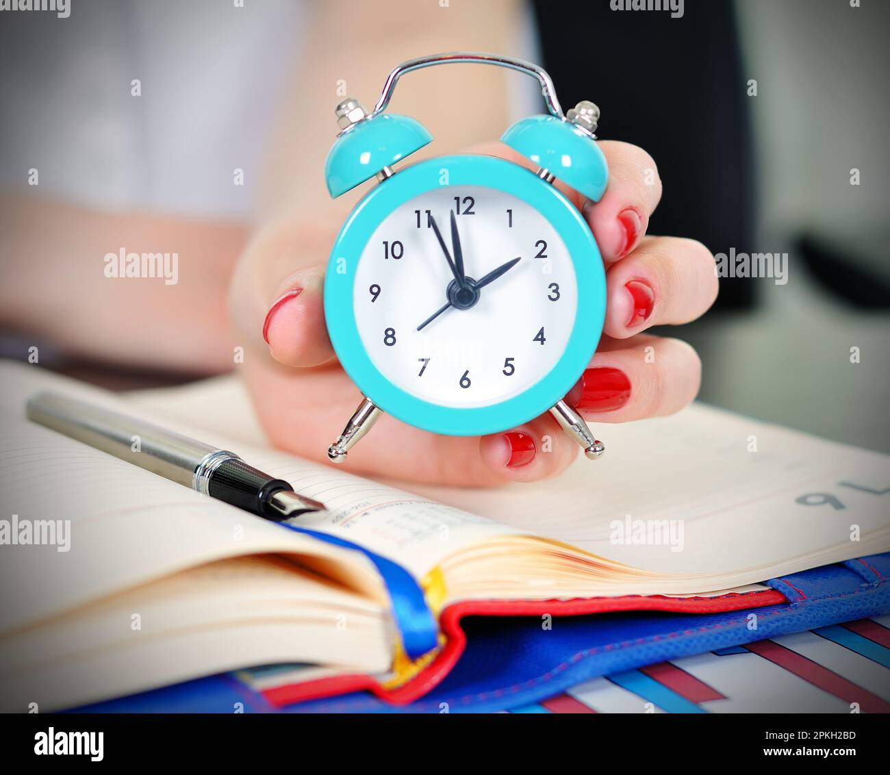 women hand holding alarm clock, close up Stock Photo - Alamy