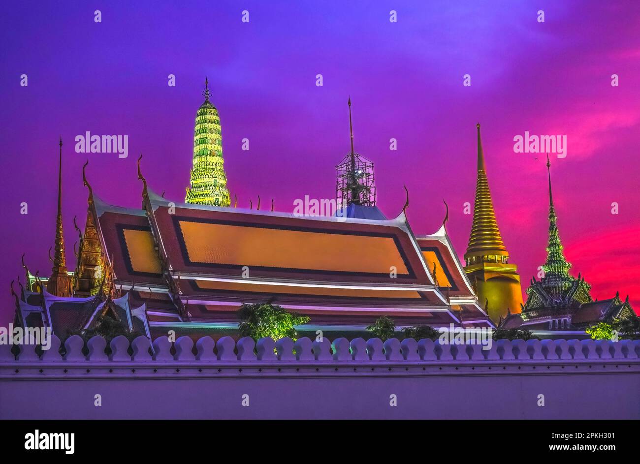 Colorful Sunset Stupas Prangs Pagodas Temple Emerald Buddha Illuminated ...