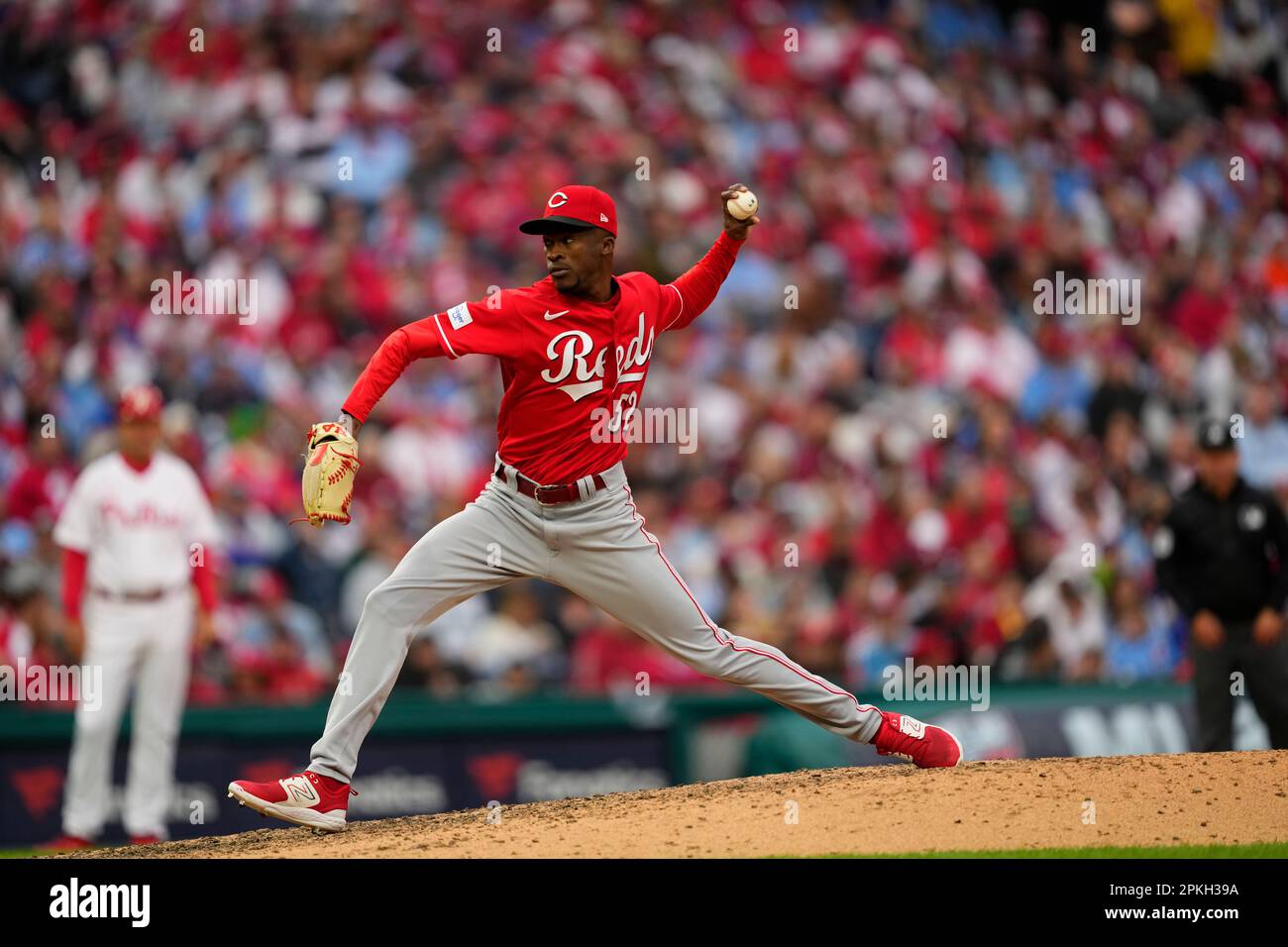 Cincinnati Reds' Reiver Sanmartin during the seventh inning of a ...
