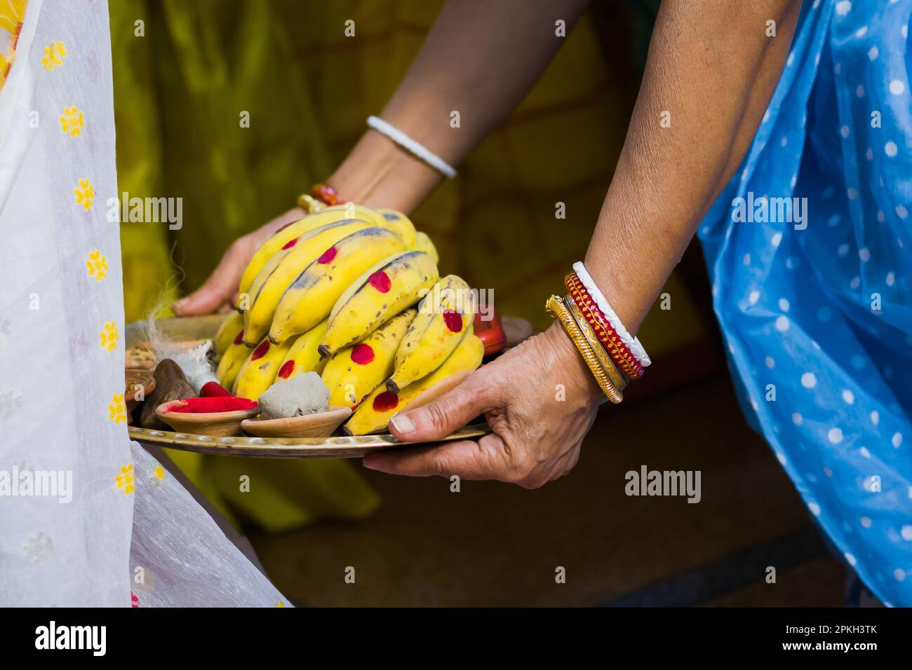 Ritual blessing during hindu ceremony hi-res stock photography and ...