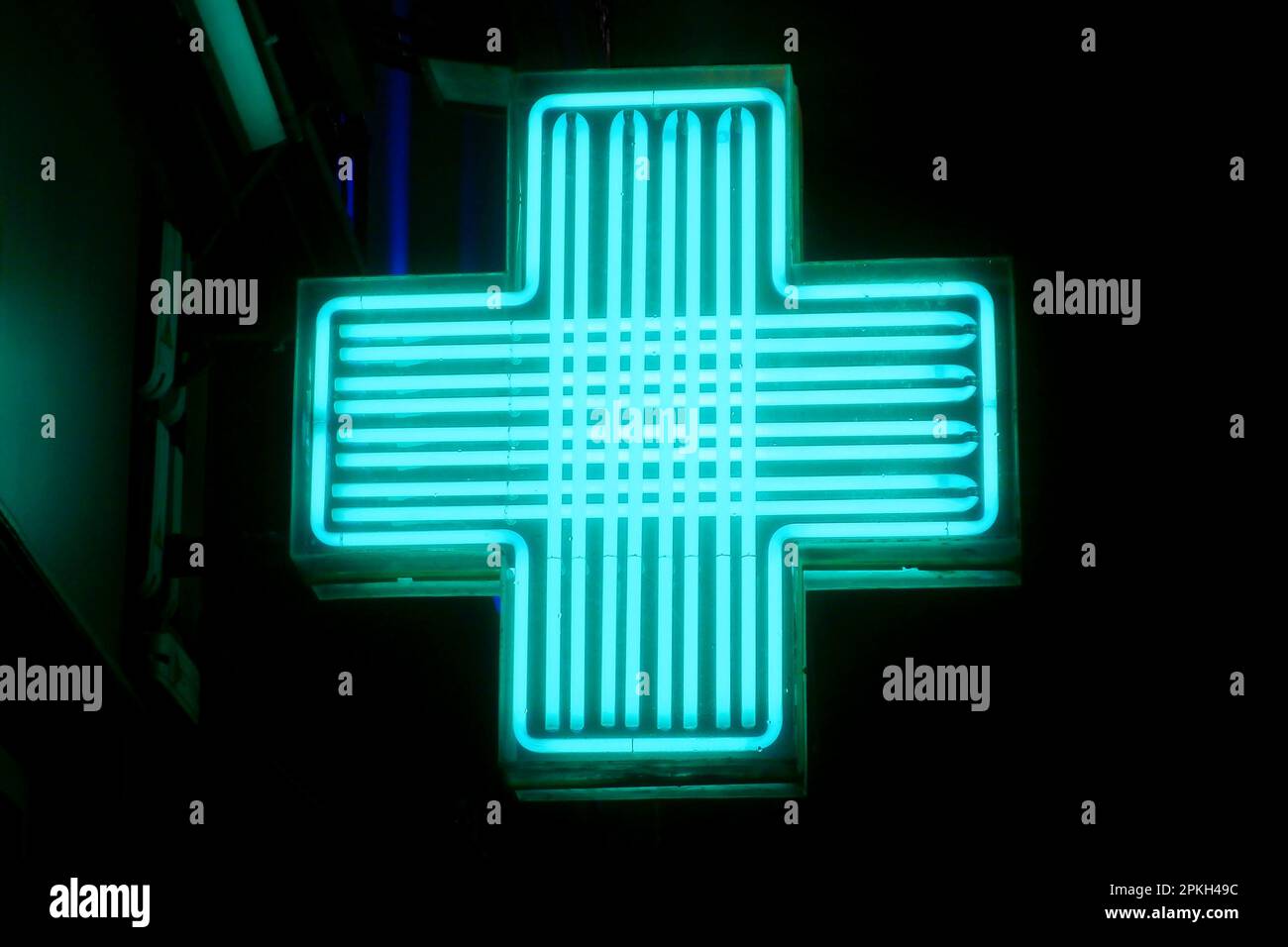 Green cross neon sign hi-res stock photography and images - Alamy