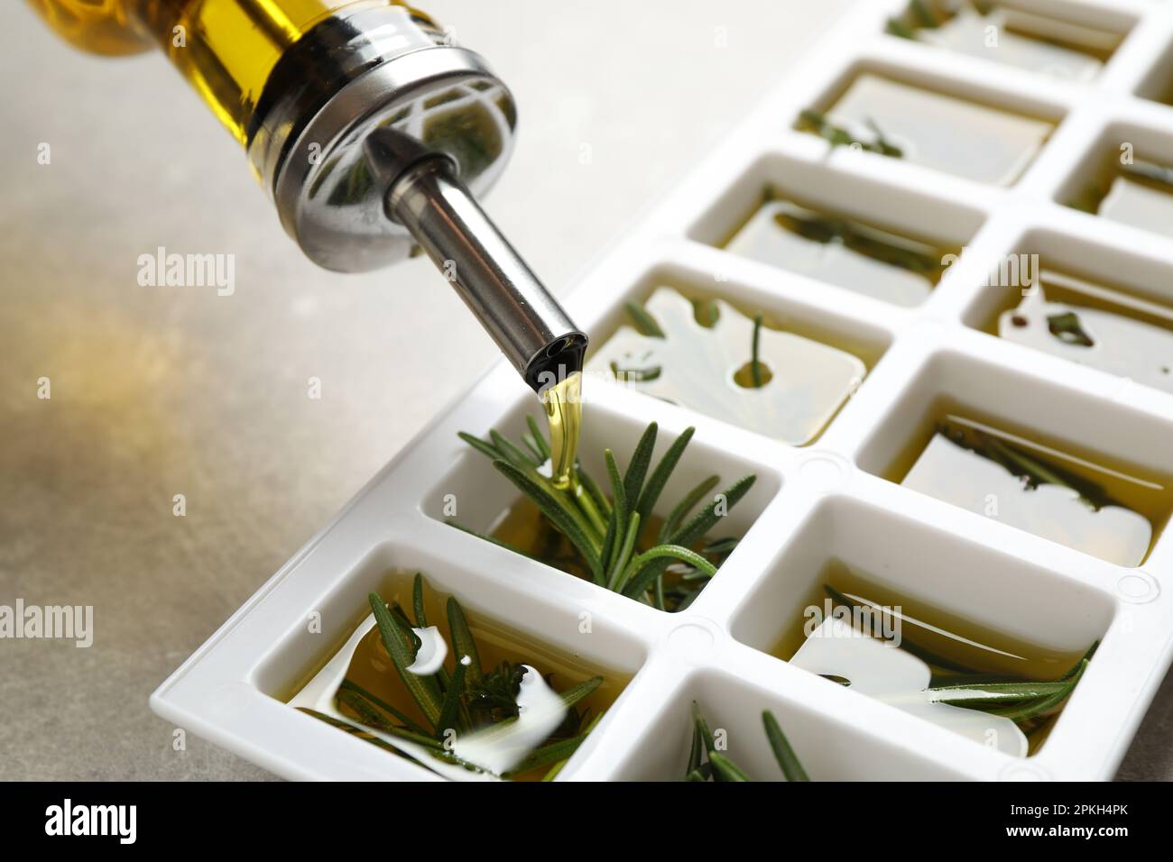 Pouring water into ice tray hi-res stock photography and images - Alamy