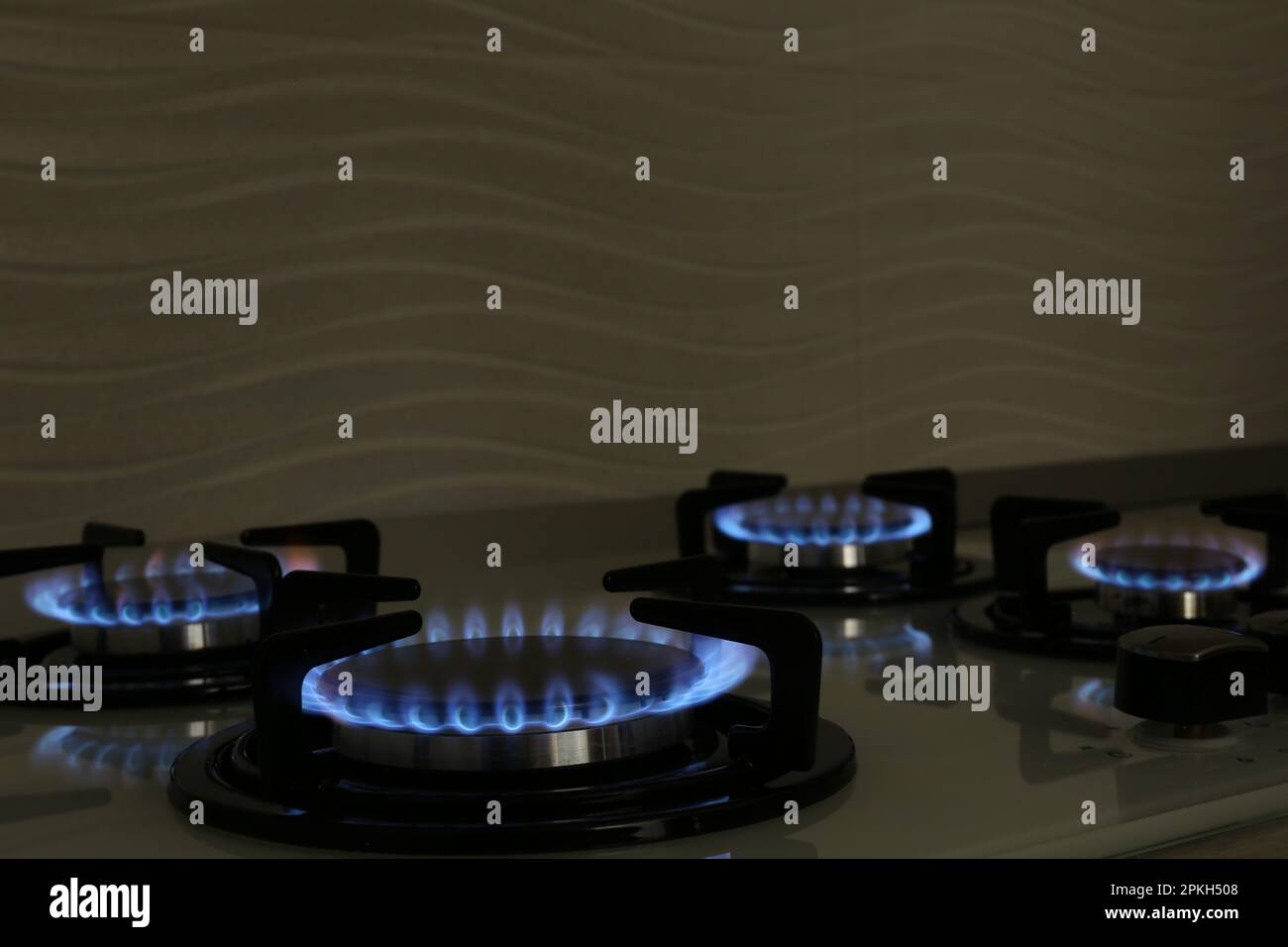 Modern gas cooktop with burning blue flames in kitchen Stock Photo - Alamy