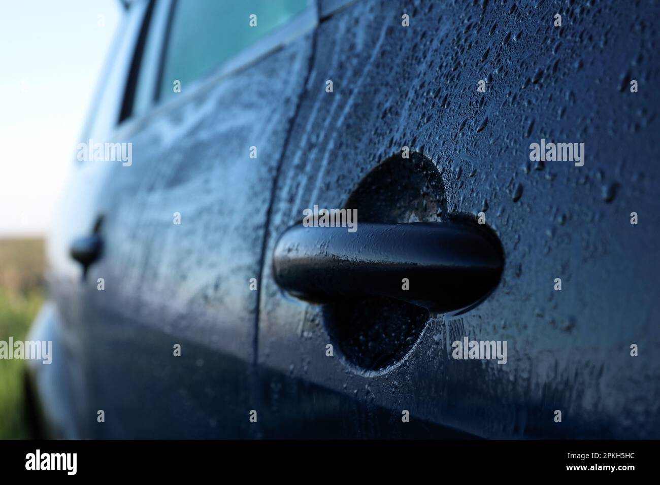 Wet car door hi-res stock photography and images - Alamy