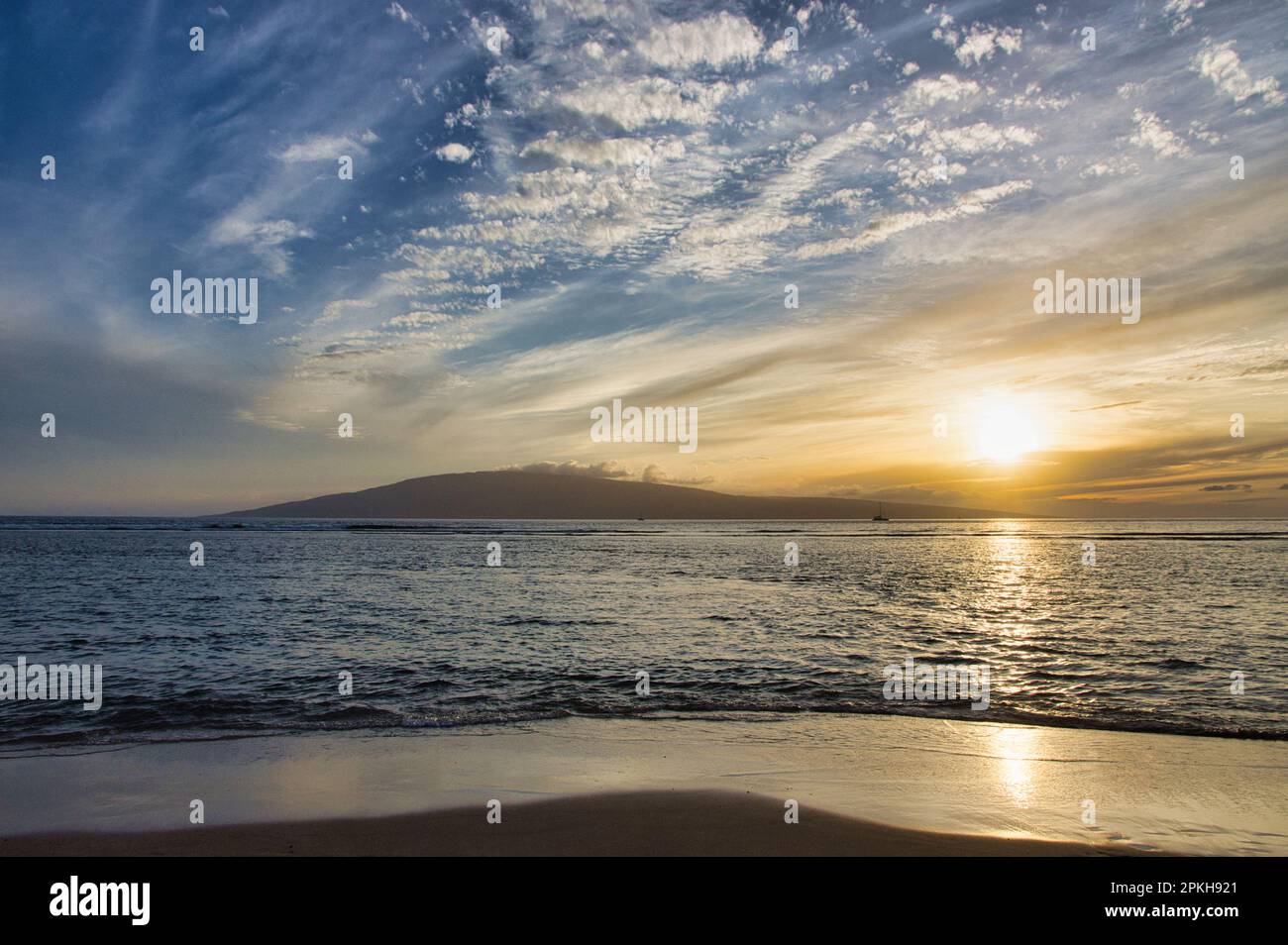 Dramatic sunset over beach ocean hi-res stock photography and images ...