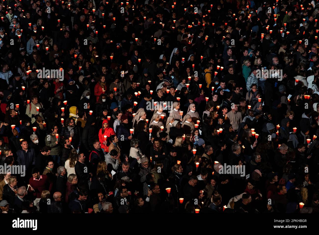 Rome, Italy. 07th Apr, 2023. A group of 7 nuns carry lighted torches ...