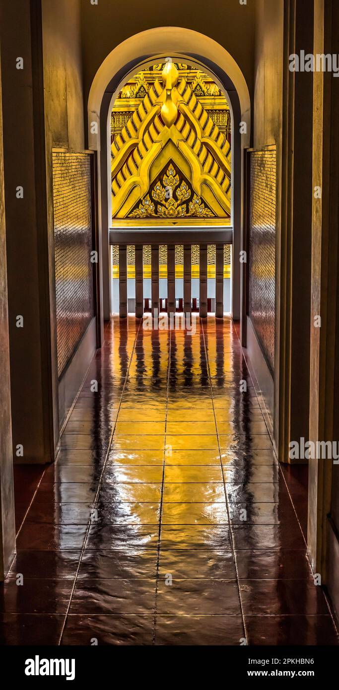 Corridor View Spire Reflection Loha Prasat Metal Castle Buddhist Temple ...
