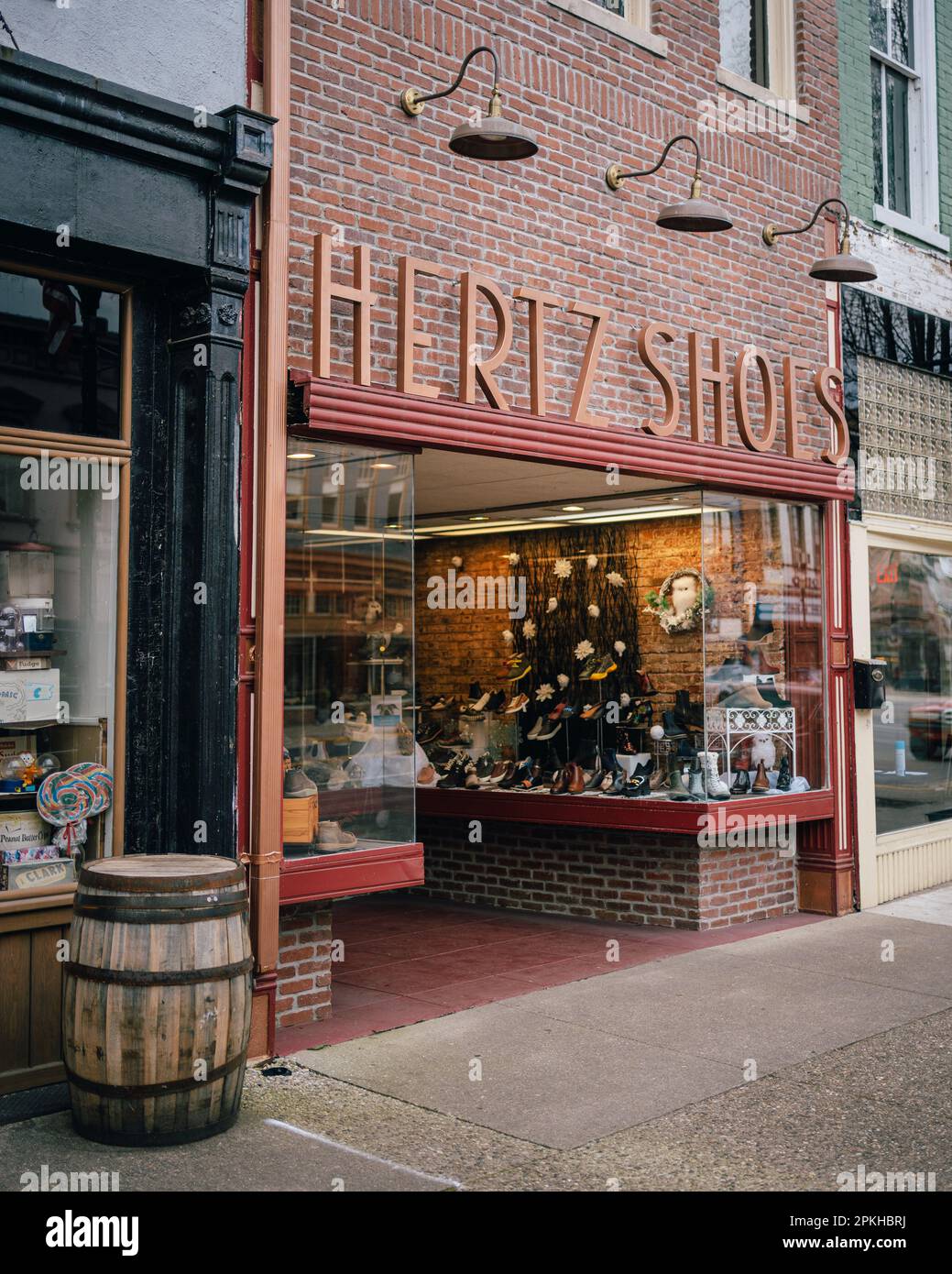 Antique shoe sign box hi-res stock photography and images - Alamy