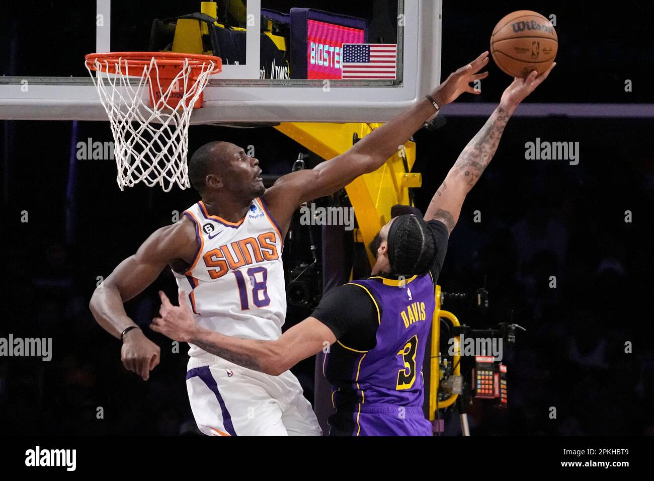Los Angeles Lakers forward Anthony Davis, right, shoots as Phoenix Suns ...