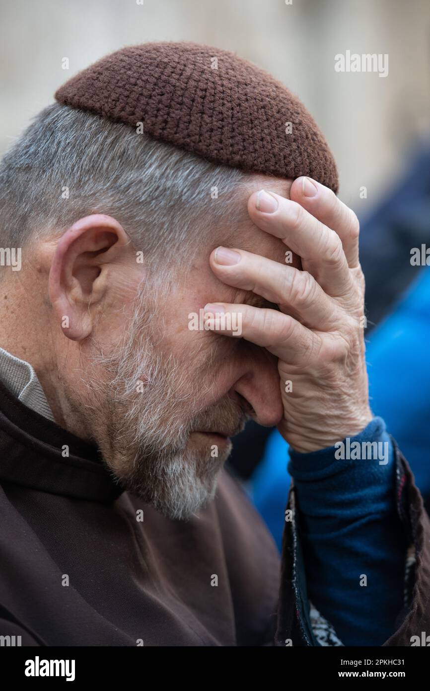 Jerusalem, Israel. 07th Apr, 2023. A Franciscan friar prays outside the ...
