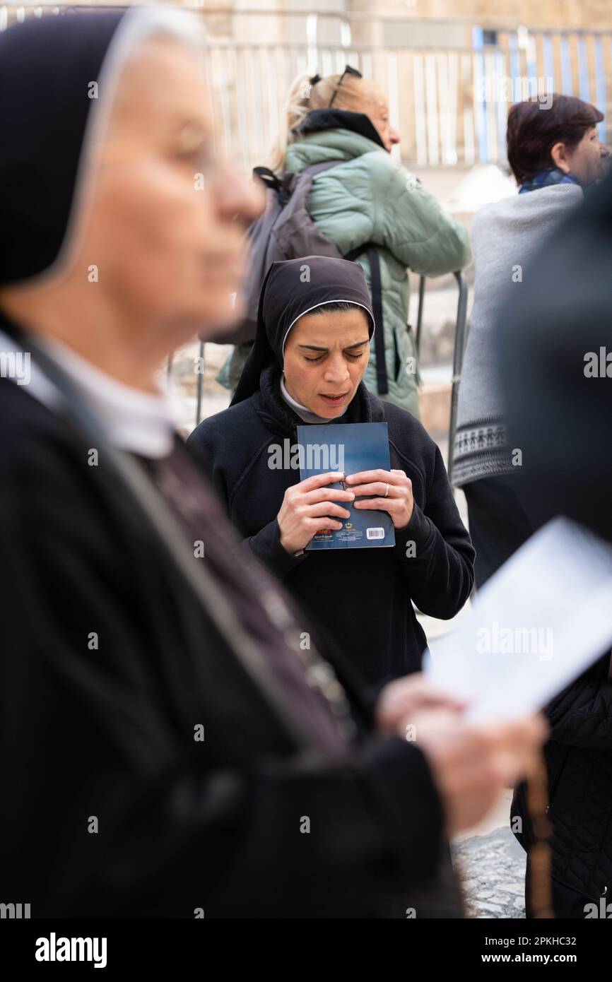 Jerusalem, Israel. 07th Apr, 2023. A Catholic nun prays outside the ...