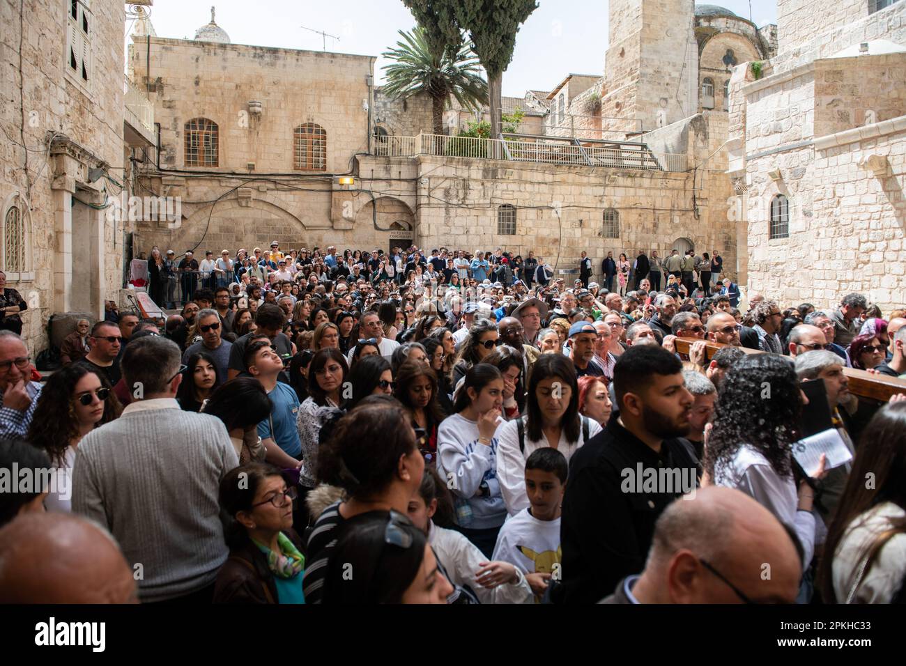Jerusalem, Israel. 07th Apr, 2023. A crowd of Christians pilgrims ...