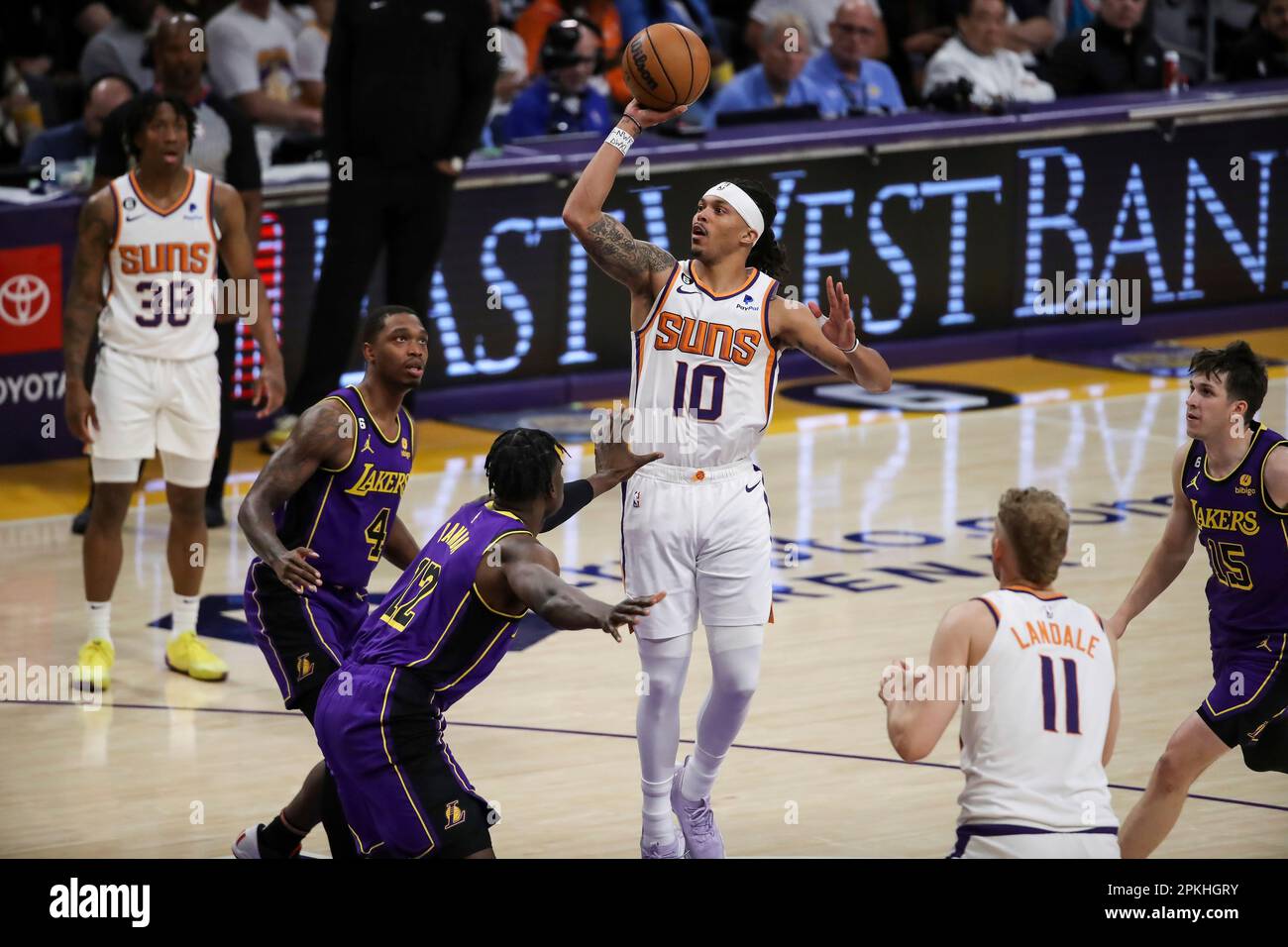 LOS ANGELES, CA - APRIL 07:Phoenix Suns guard Damion Lee (10) elevates ...