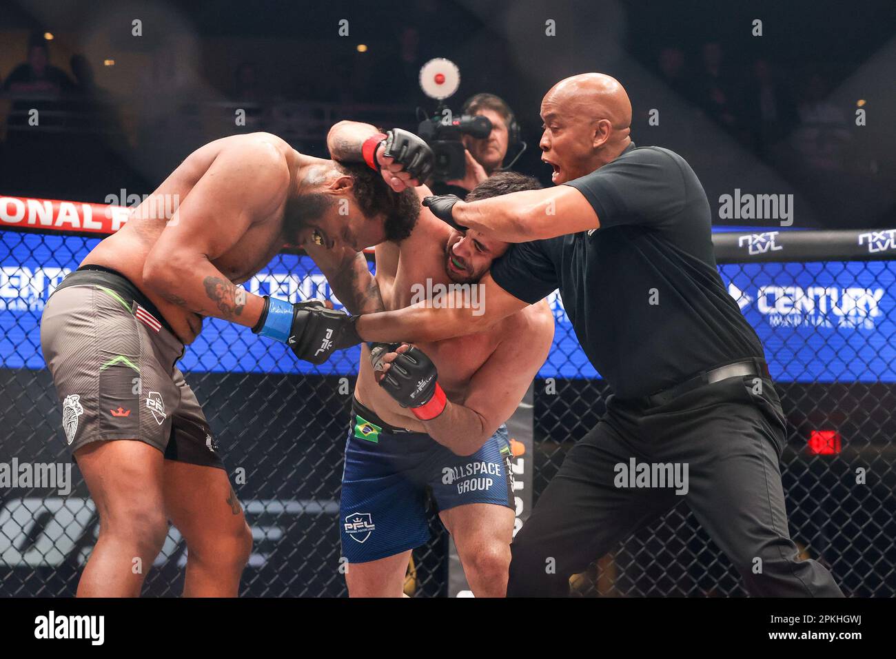 Las Vegas, NV, USA. 7th Apr, 2023. PFL Referee Mark Smith steps in to ...