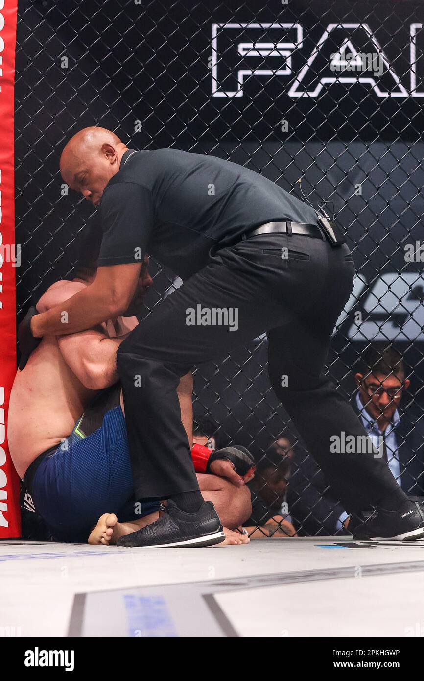 Las Vegas, NV, USA. 7th Apr, 2023. PFL Referee Mark Smith protects ...