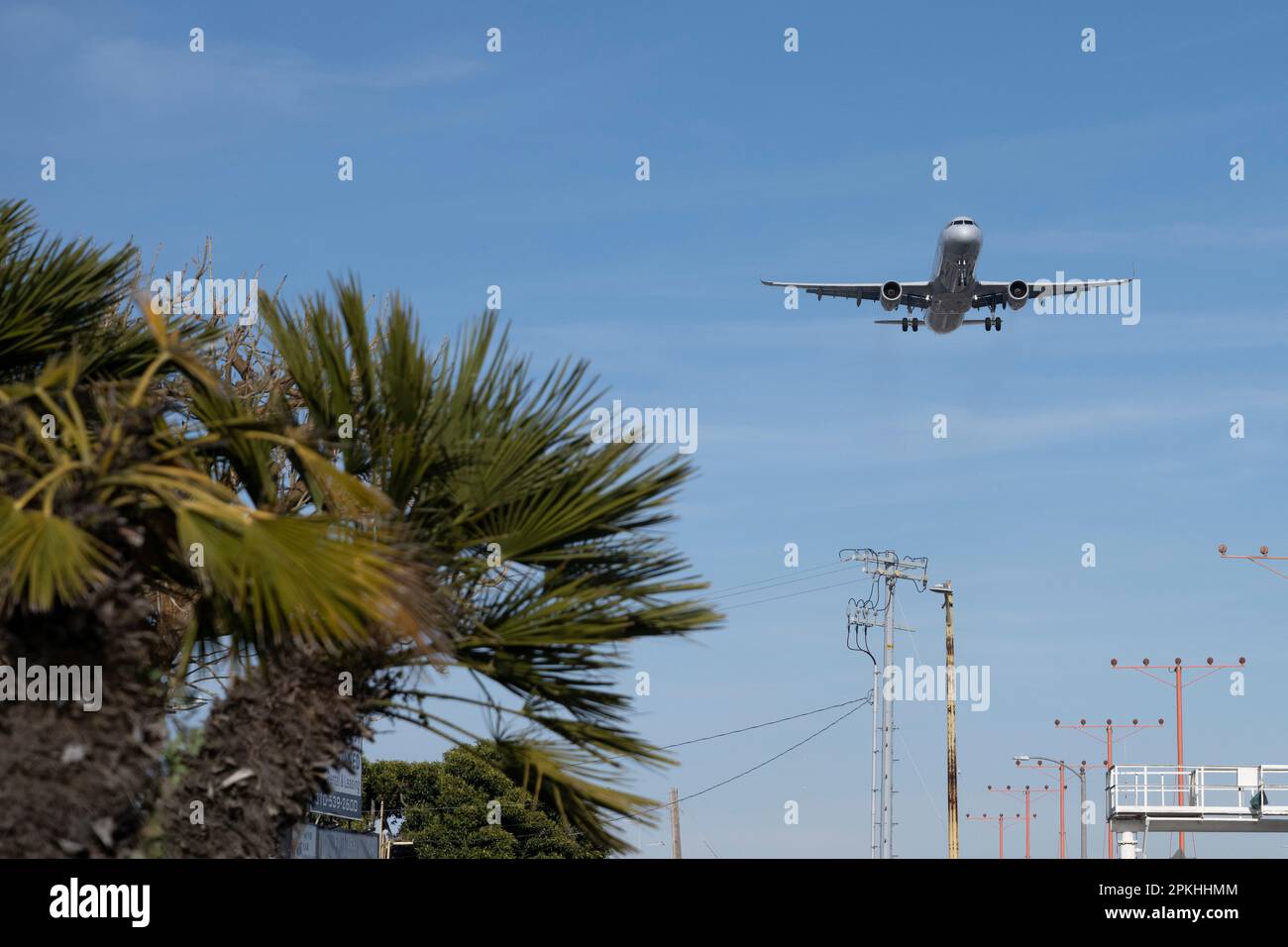 Los Angeles, California, USA. 7th Apr, 2023. An American Airlines ...