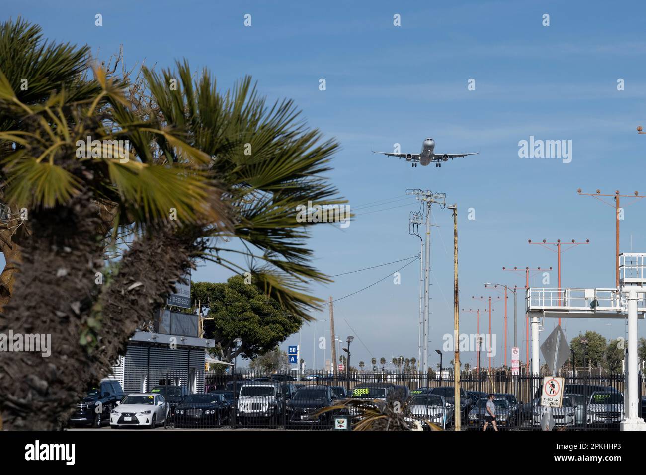 Los Angeles, California, USA. 7th Apr, 2023. An American Airlines ...