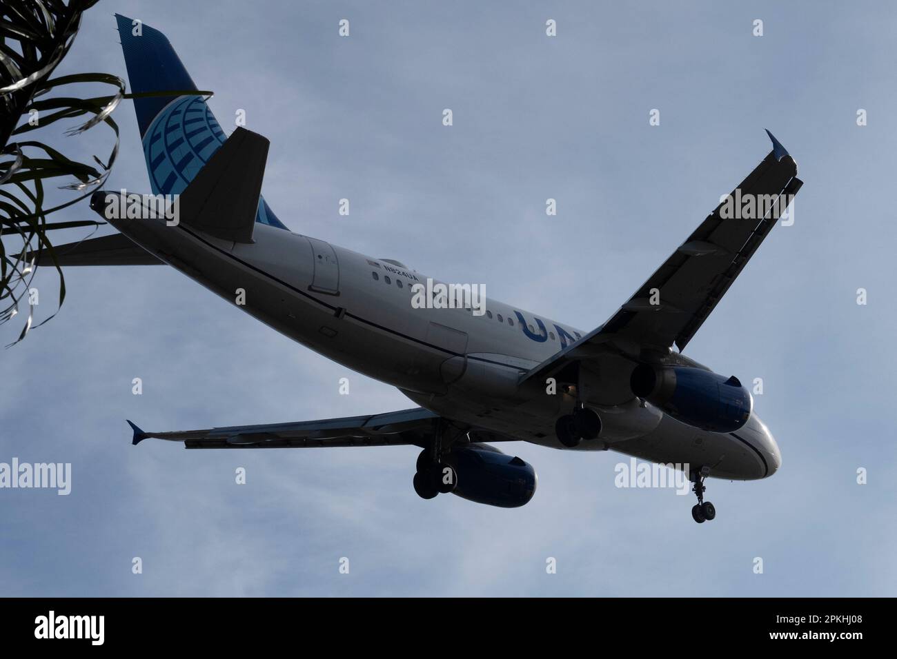 Los Angeles, California, USA. 7th Apr, 2023. A United Airlines Airbus ...