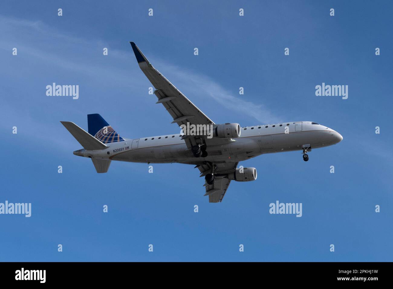 Los Angeles, California, USA. 7th Apr, 2023. A United Airlines Express ...