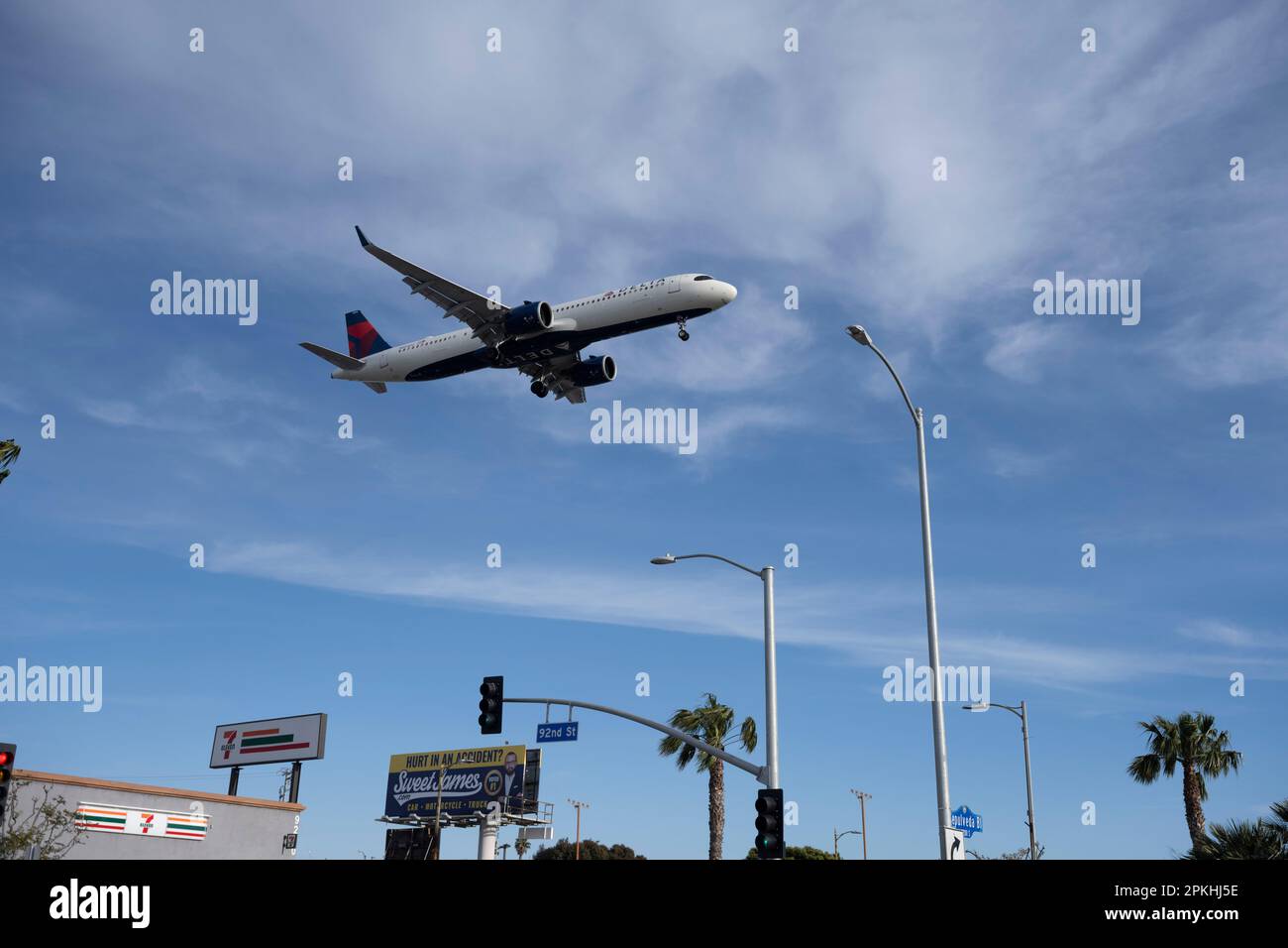 Los Angeles, California, USA. 7th Apr, 2023. A Delta Airlines Airbus ...