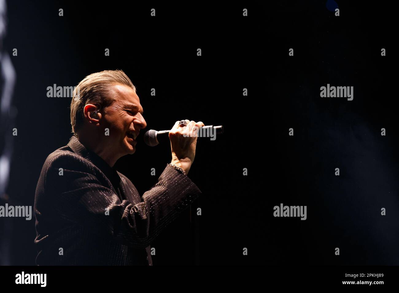 Depeche Mode lead singer Dave Gahan performing on stage during the "Memento Mori" Tour Stock ...