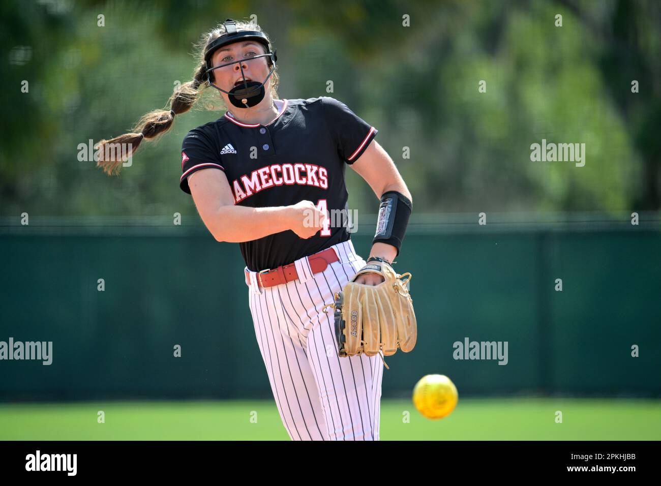 Jacksonville State pitcher Sarah Currie (14) throws during an NCAA ...