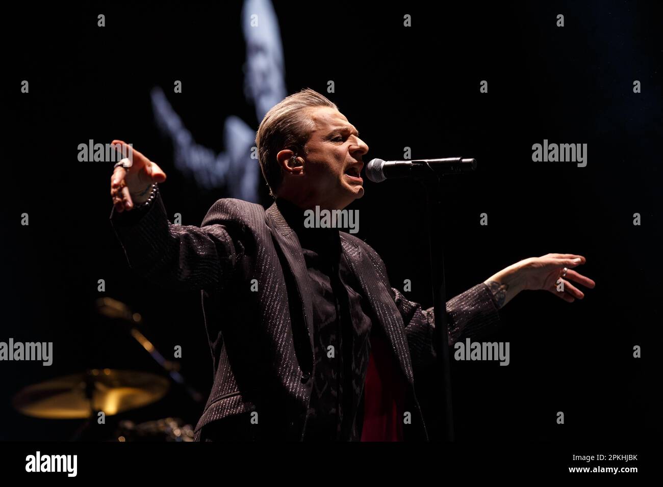 Depeche Mode lead singer Dave Gahan performing on stage during the "Memento Mori" Tour Stock ...
