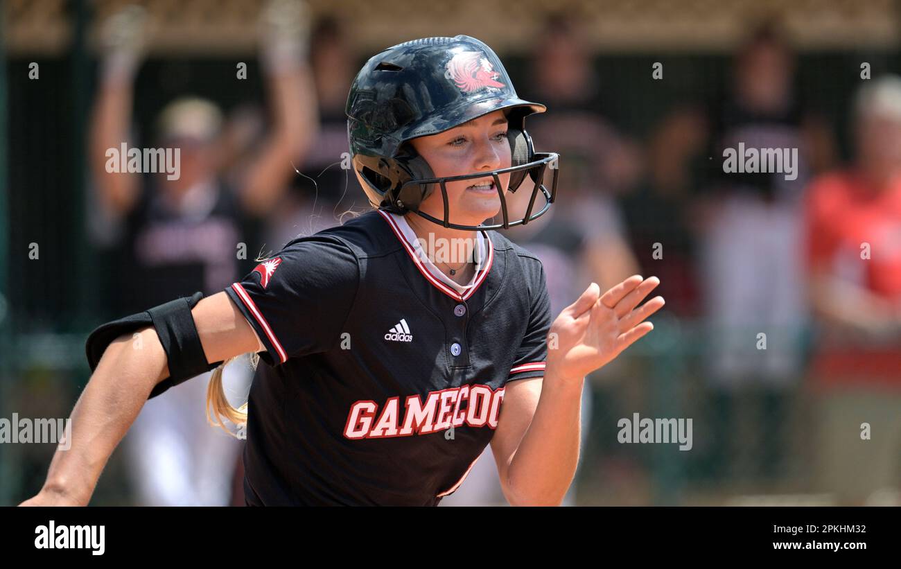 Jacksonville State's Emma Jones (12) runs during an NCAA college ...