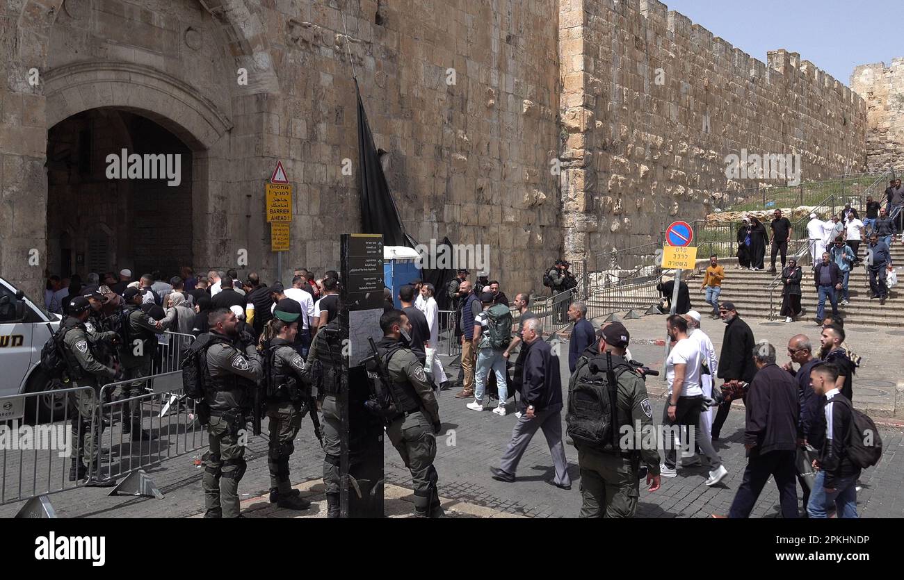 Members of the Israeli security forces stand guard as Muslim worshipers ...