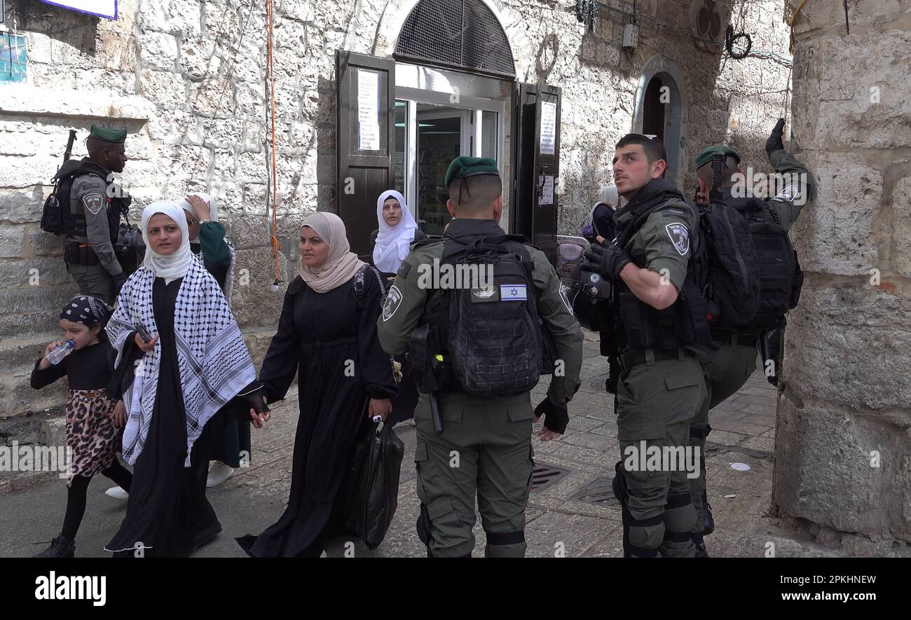 Members of the Israeli security forces stand guard as Muslim worshipers ...