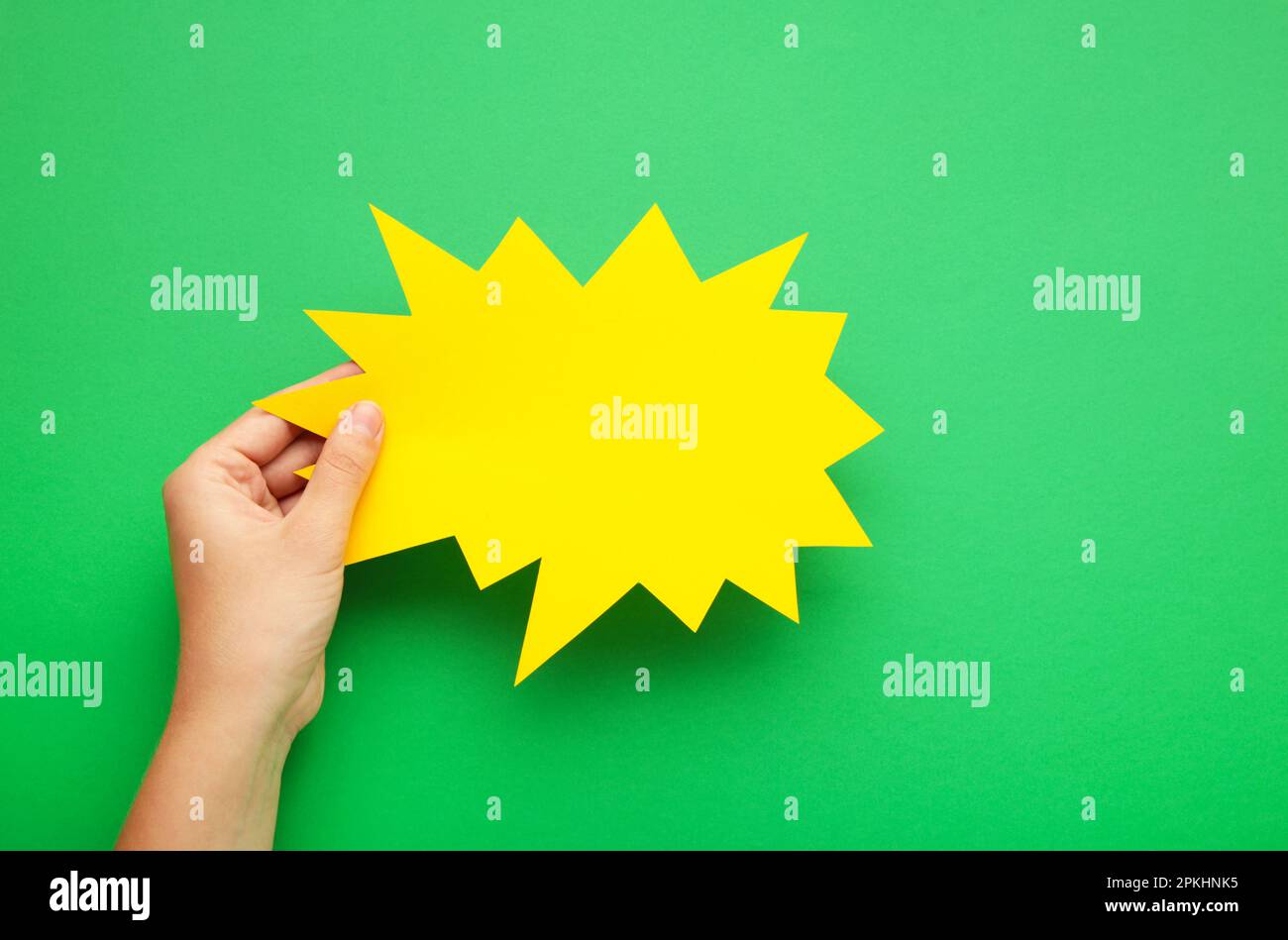 Hand holding blank bubble sign hi-res stock photography and images - Alamy