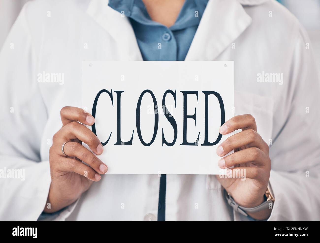 Closed pharmacy sign hi-res stock photography and images - Alamy