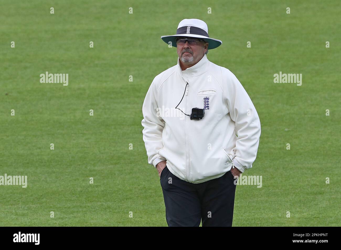 Umpire Richard Illingworth during Middlesex CCC vs Essex CCC, LV ...