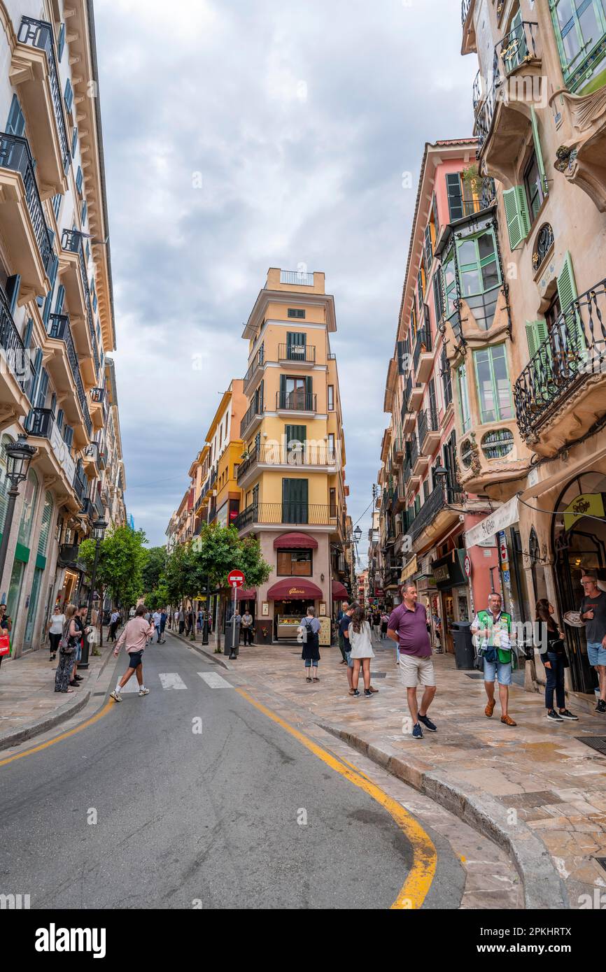 Palma de mallorca shopping center hi-res stock photography and images ...