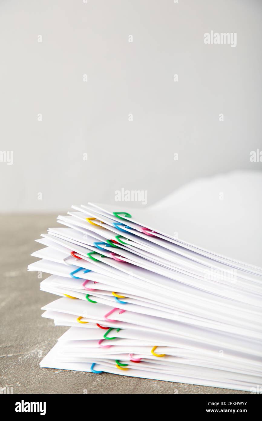 Stack white paper clips hi-res stock photography and images - Alamy