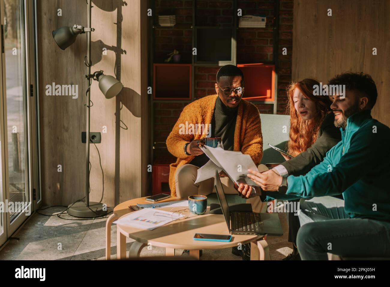 Smiley employees hi-res stock photography and images - Alamy