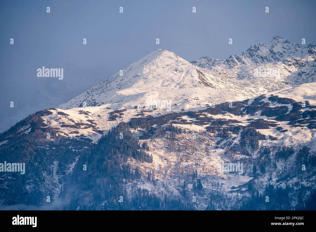 Timelapse fog rolling over mountains hi-res stock photography and ...
