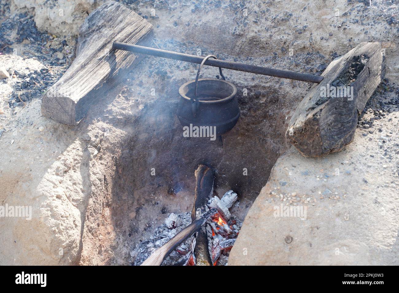 Water boiling on fire in camp of American Revolution british soldier ...
