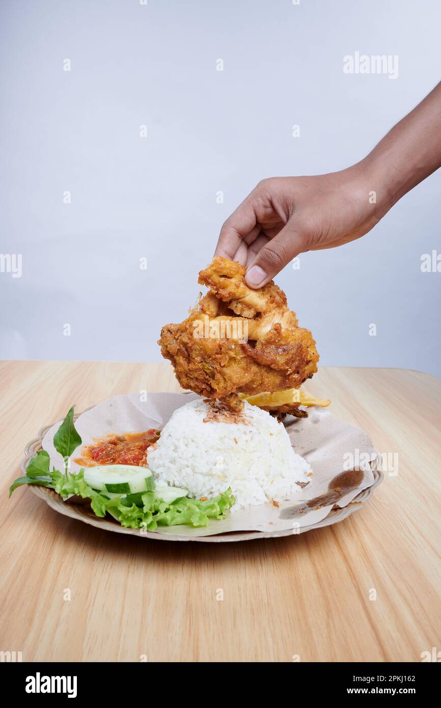 Close up shot of hands holding fried chicken Stock Photo - Alamy