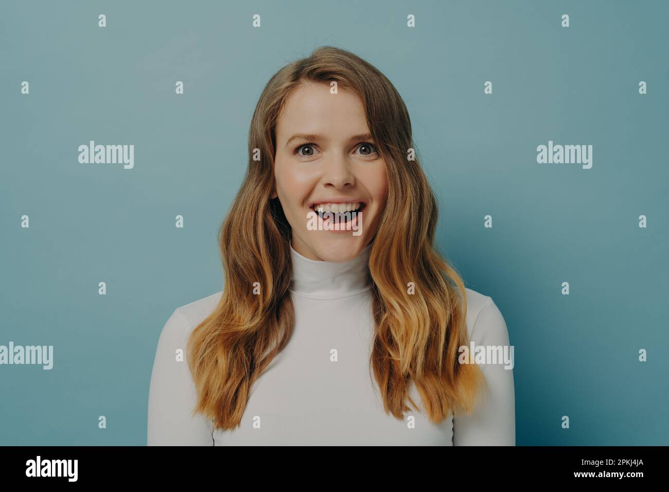 Teen eyes looking up amazed hi-res stock photography and images - Alamy