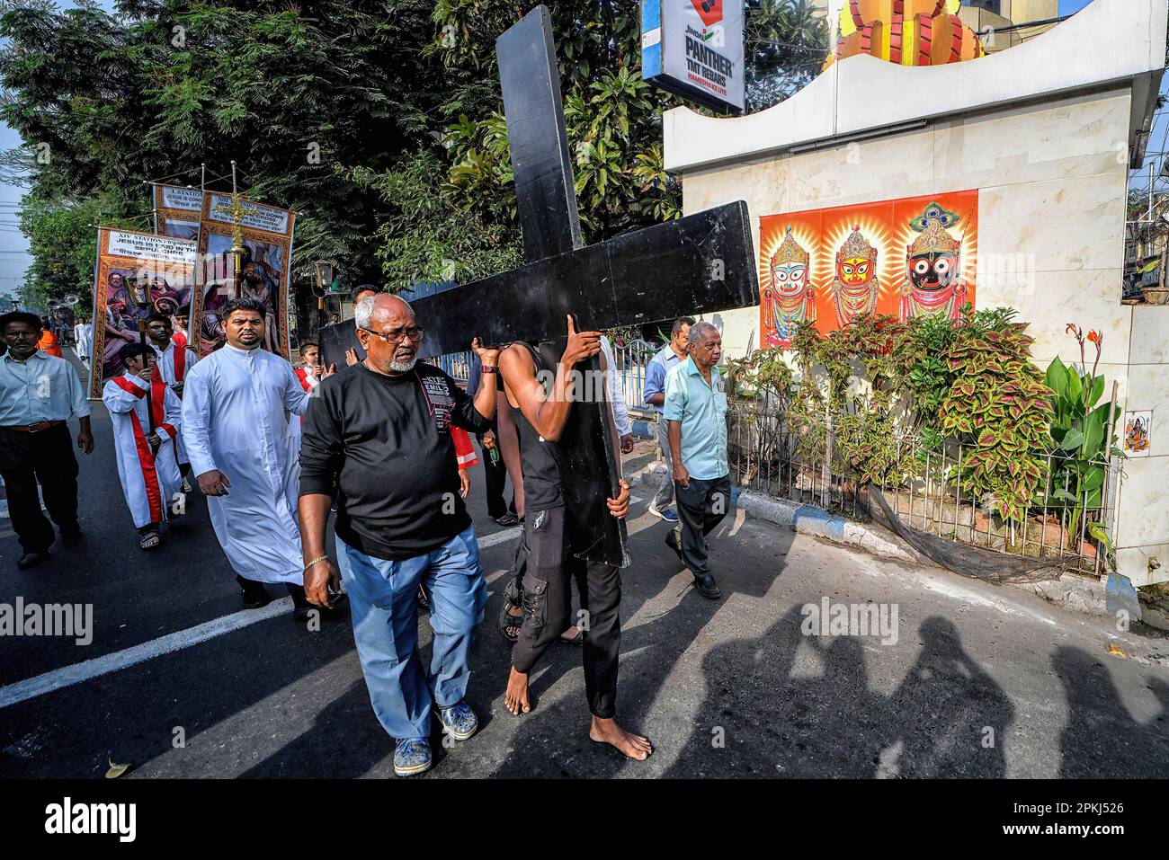 Kolkata, India. 07th Apr, 2023. Devotees carry a cross as they take part in the Good Friday ...
