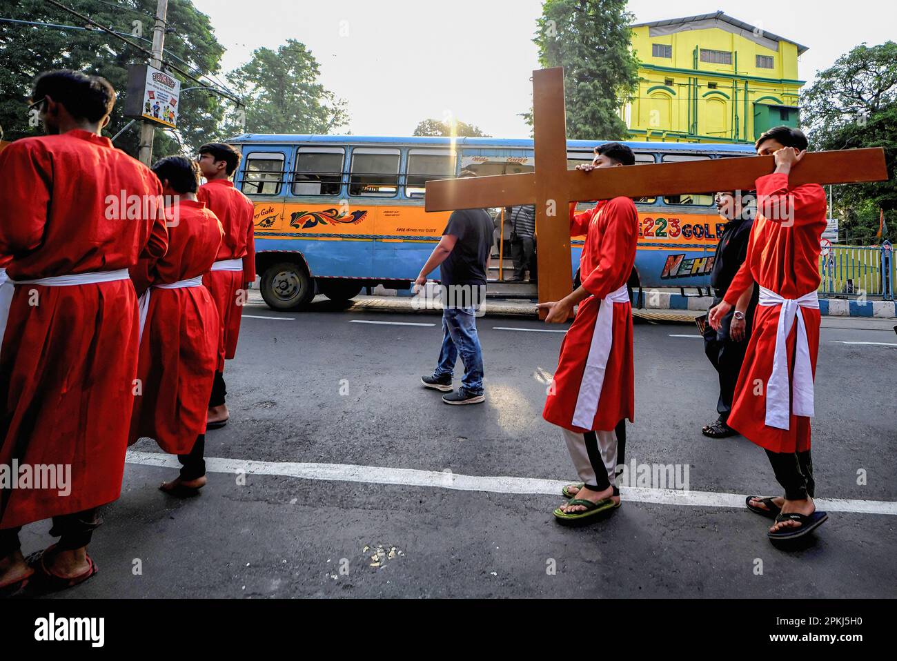 Kolkata, India. 07th Apr, 2023. Christian youths and devotees carry a ...