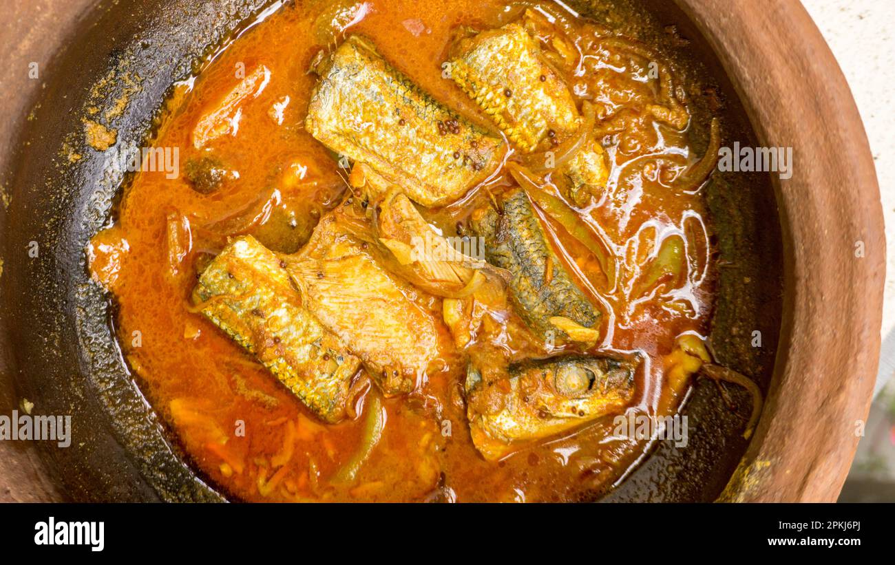 Clay Pot Magic: Traditional Sri Lankan Fish Curry Stock Photo - Alamy