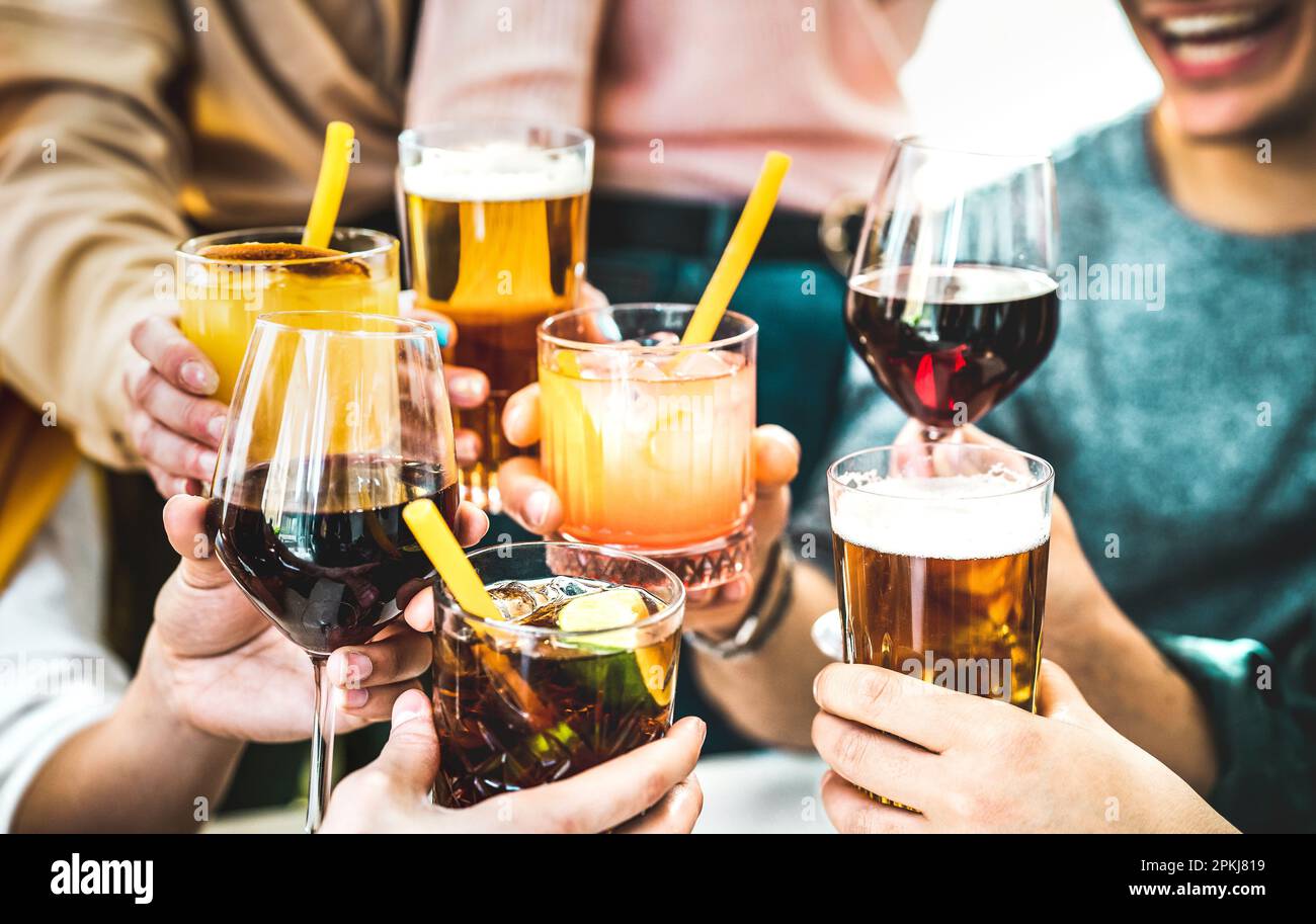 Family drinking toasting aperitif hi-res stock photography and images ...