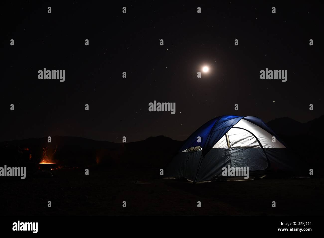 Campfire full moon hi-res stock photography and images - Alamy