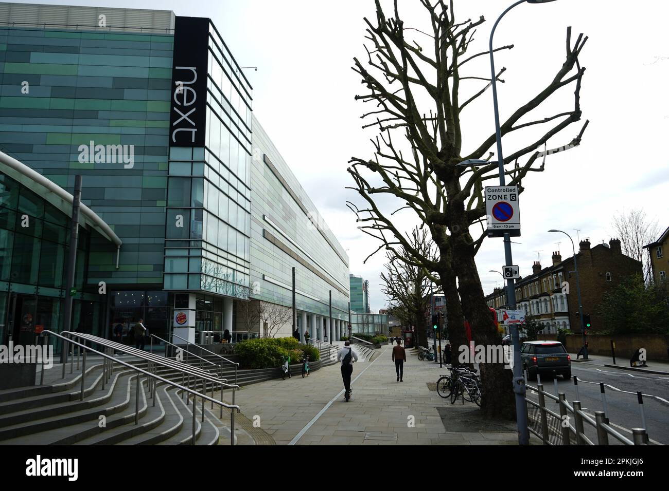 Westfield shopping centre basket hi-res stock photography and images ...